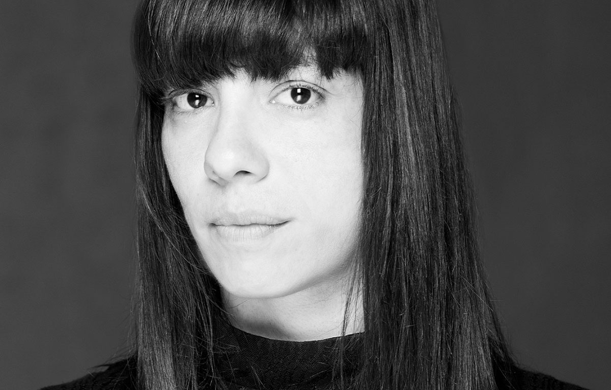 Violet Louise: «Το Κορίτσι με τα σπίρτα» καταφέρνει να υπερβεί το ...
