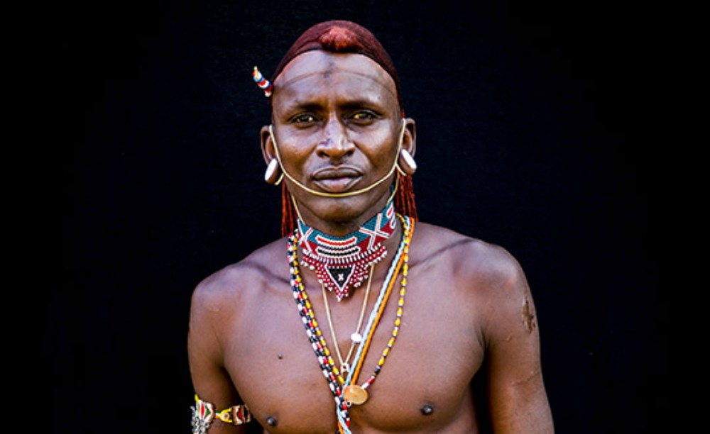 Six Tribes: Έκθεση φωτογραφίας του Guy Needham στη Blank Wall Gallery ...