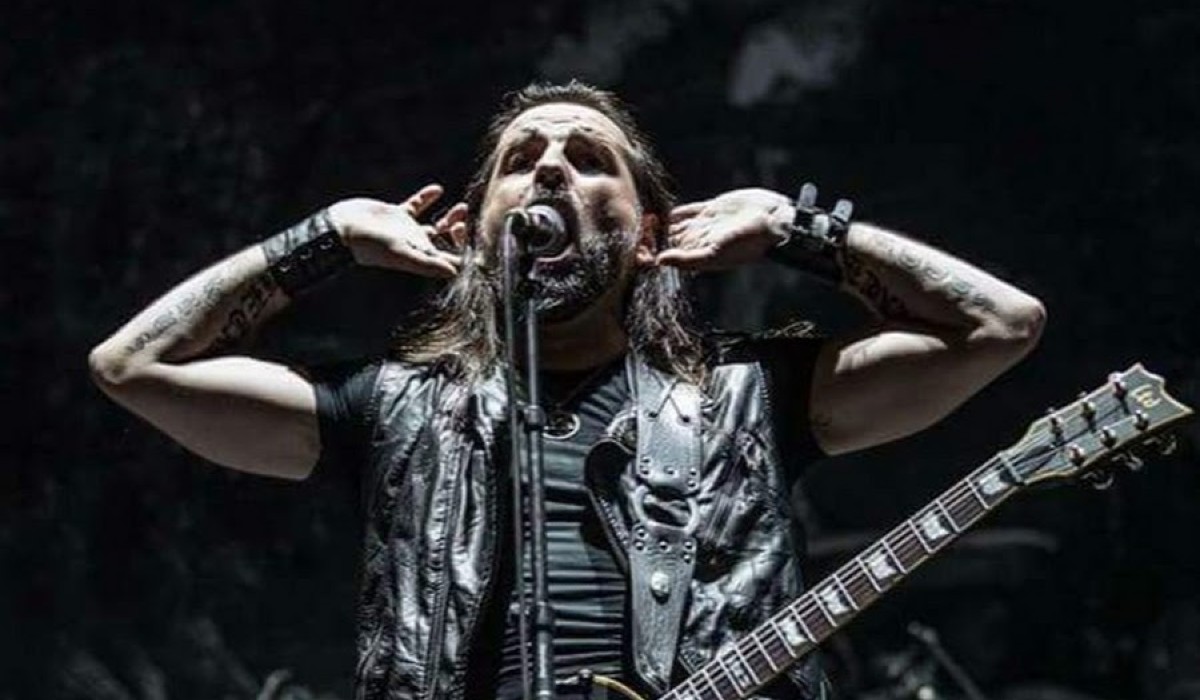 Ο Sakis Tolis σε αποκλειστικό show για την Ελλάδα στο Chania Rock ...