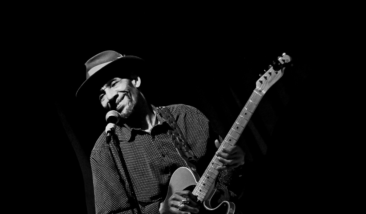 Μία αυθεντική Chicago Blues εμπειρία με τον Michael Dotson στο Jazzét ...